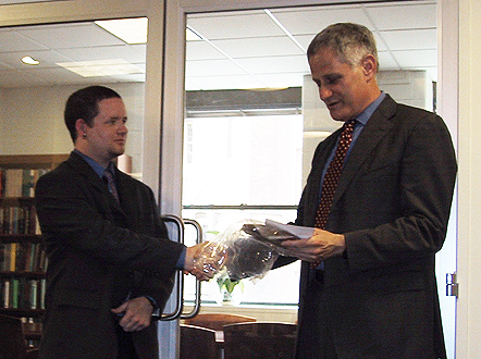 Crowder Wins 2002 Simon Prize | Applied Physics and Applied Mathematics